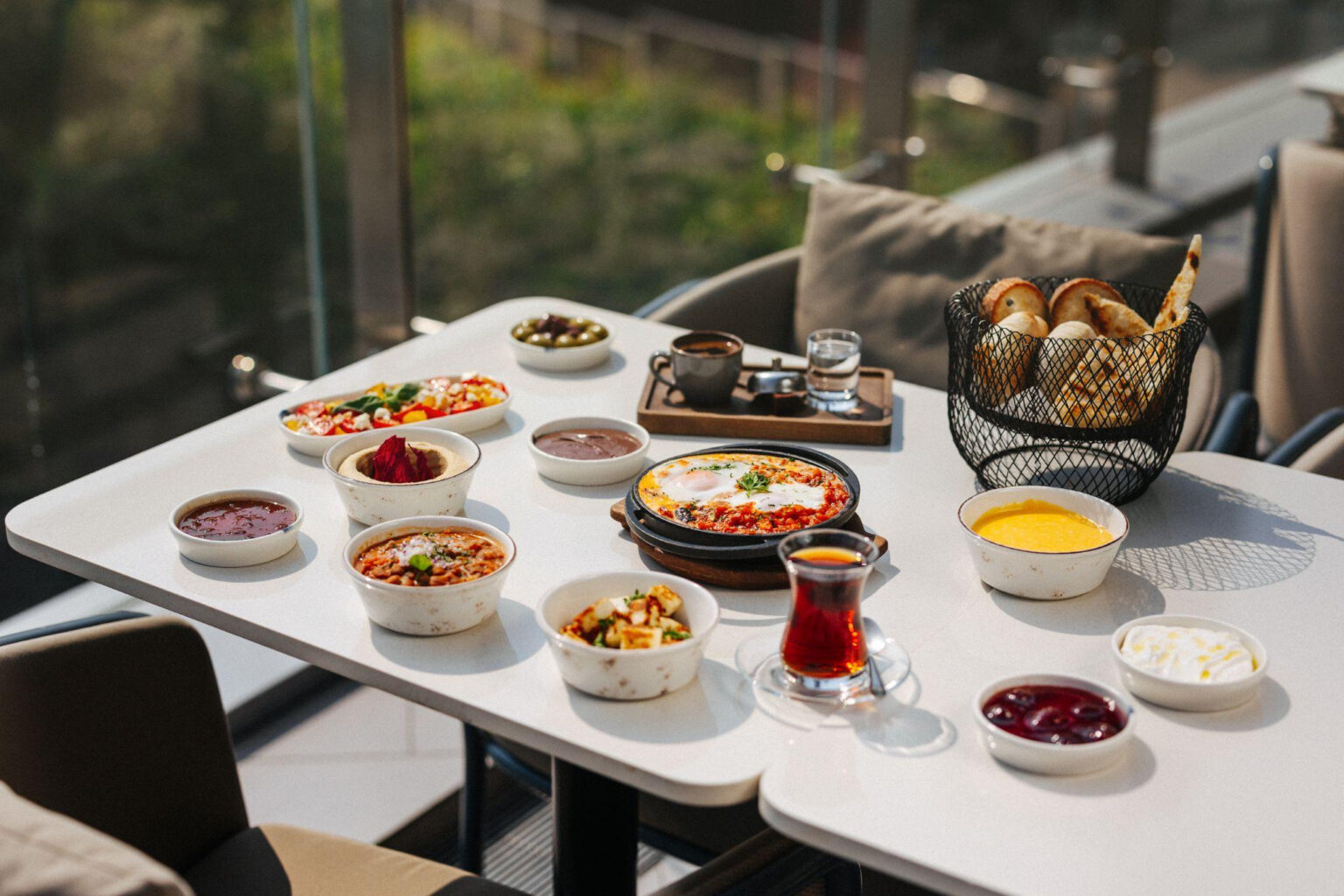 What Are the Health Benefits of a Traditional Middle Eastern Breakfast?